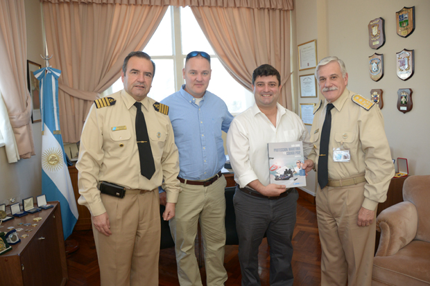 La guardia costera de Estados Unidos visitó el Edificio Guardacostas